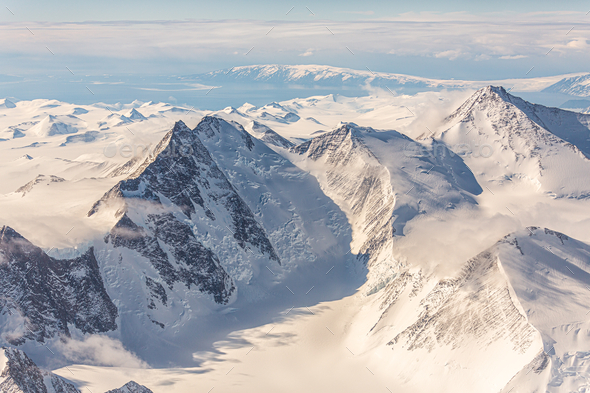 The Discovery of the Transantarctic Mountains: Pioneers of Antarctica