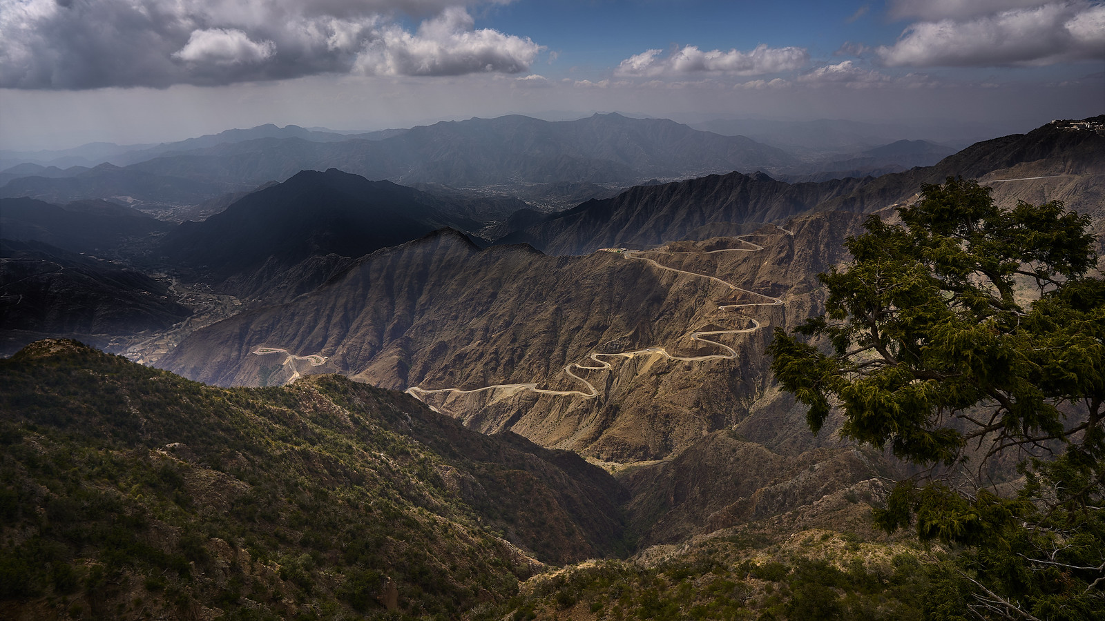 Discovering Asir Mountains: Exploring the Path of Exploration